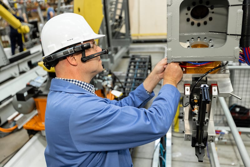 RealWear Navigator 500 and XMReality - easy to use in reality